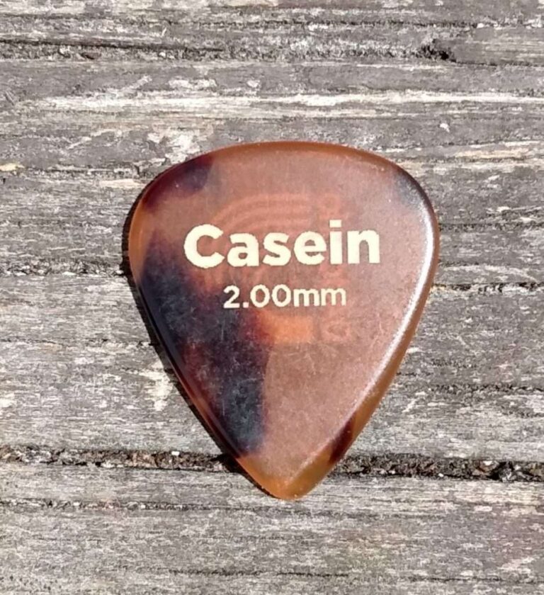 ANALYZED: My Favorite Acoustic Guitar Picks (After Years of Testing)